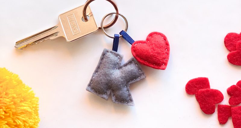 Sirsniņu piespraude no filca – Kremi