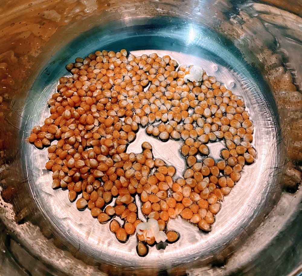 Kraukšķīga karameļu popkorna FOTO recepte – Kremi