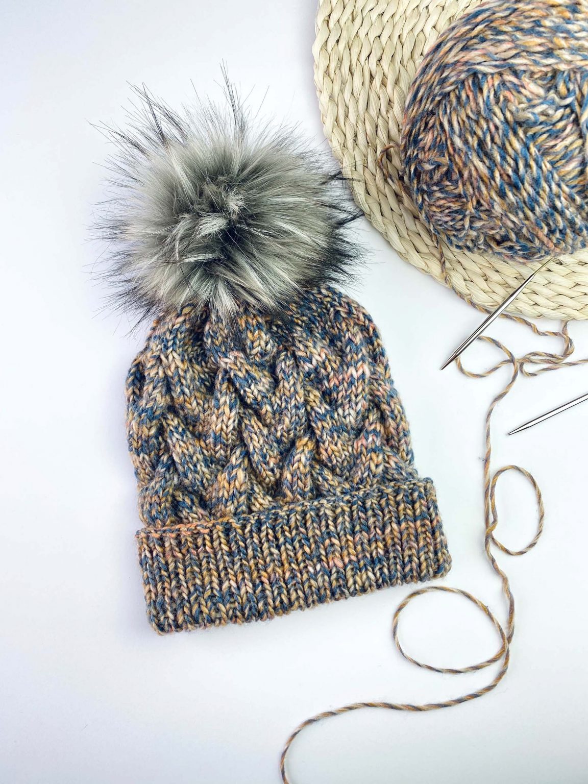 Pamācība kā adīt ziemas cepuri ar pīnēm – Kremi