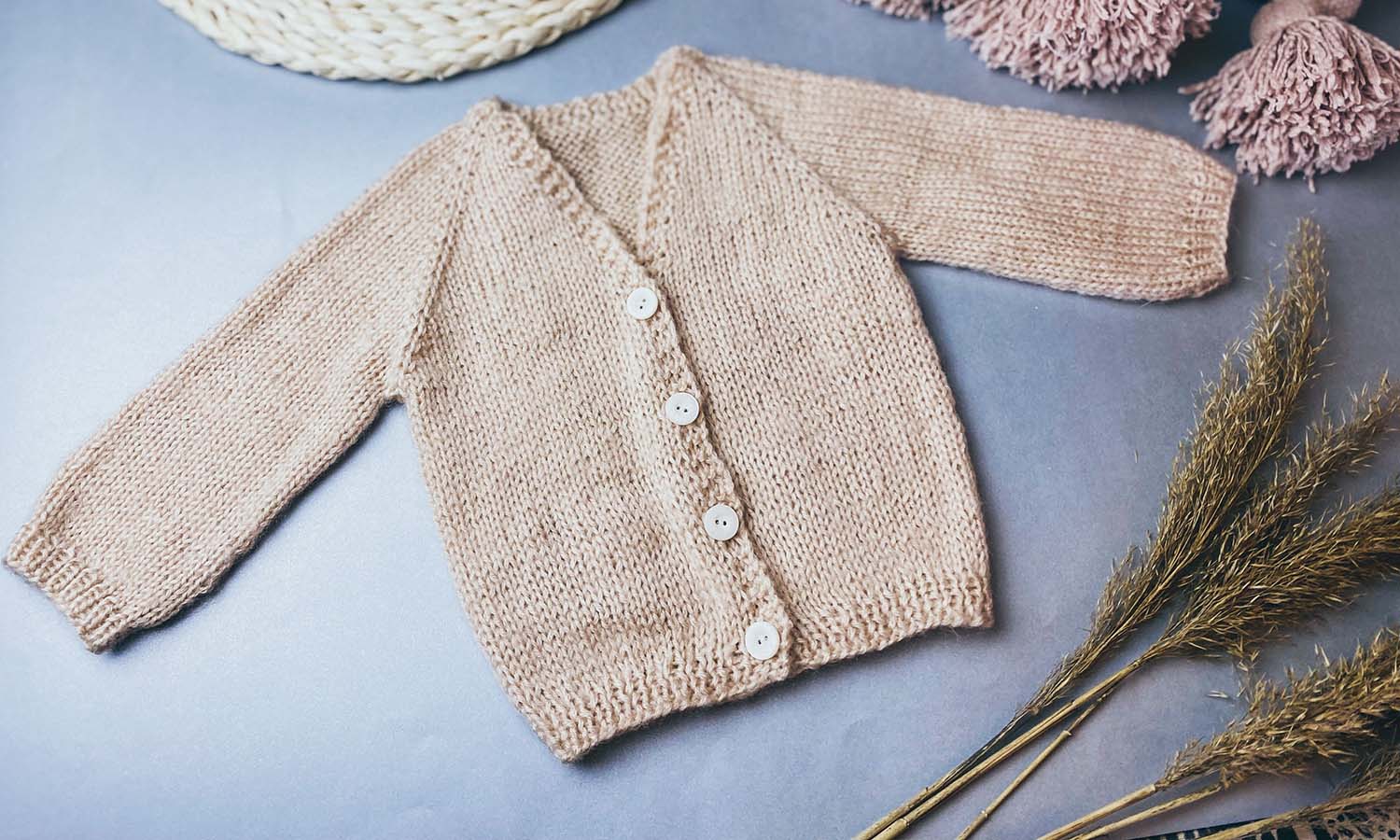 Baby Reglan Cardigan Free Knitting Pattern – Kremi